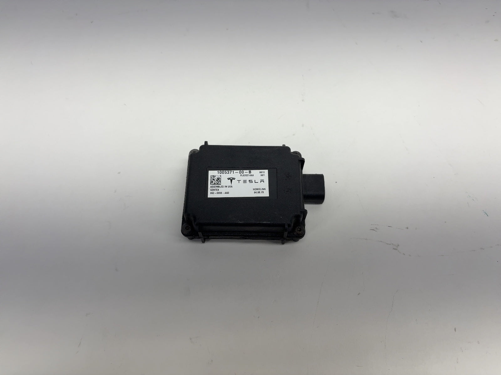 2015 Tesla Model S Module Homelink 1005371-00-B – Calimotive Auto Recycling