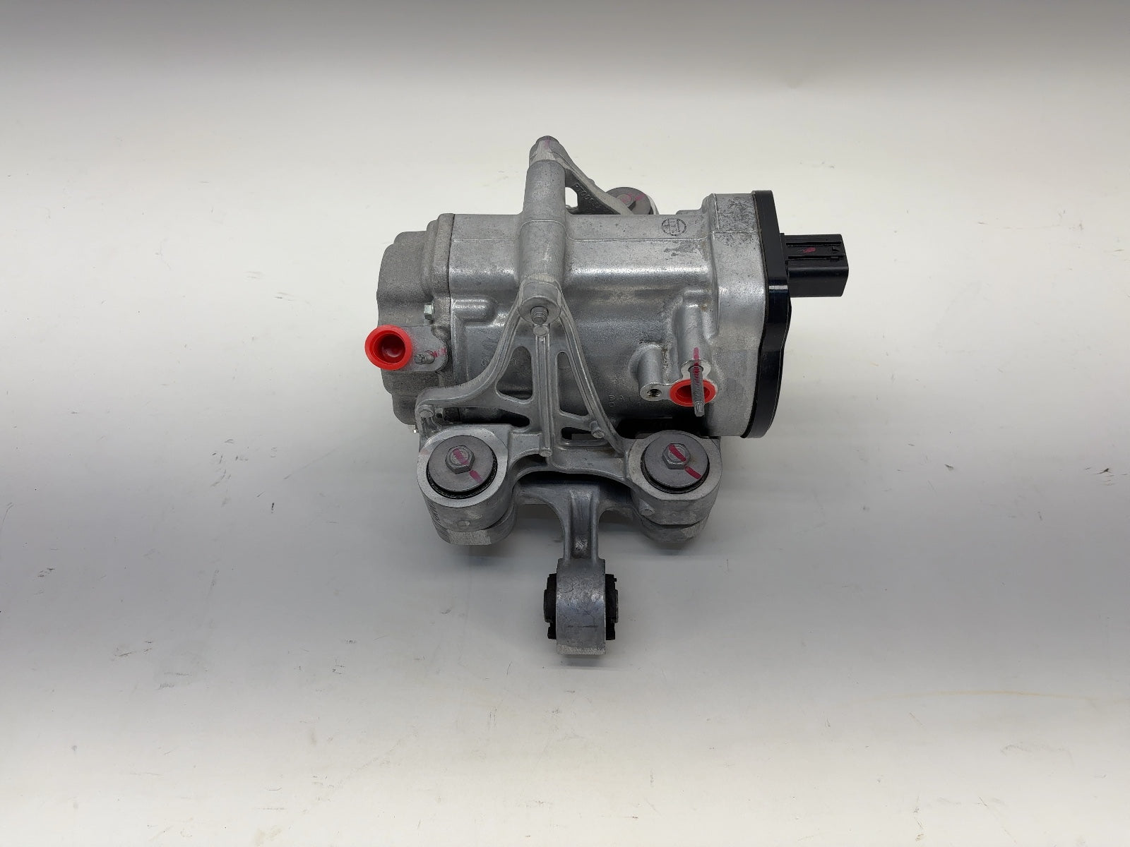 2023 Rivian R1T Ac Compressor Pump Unit W/ Bracket PT00001667-G ...