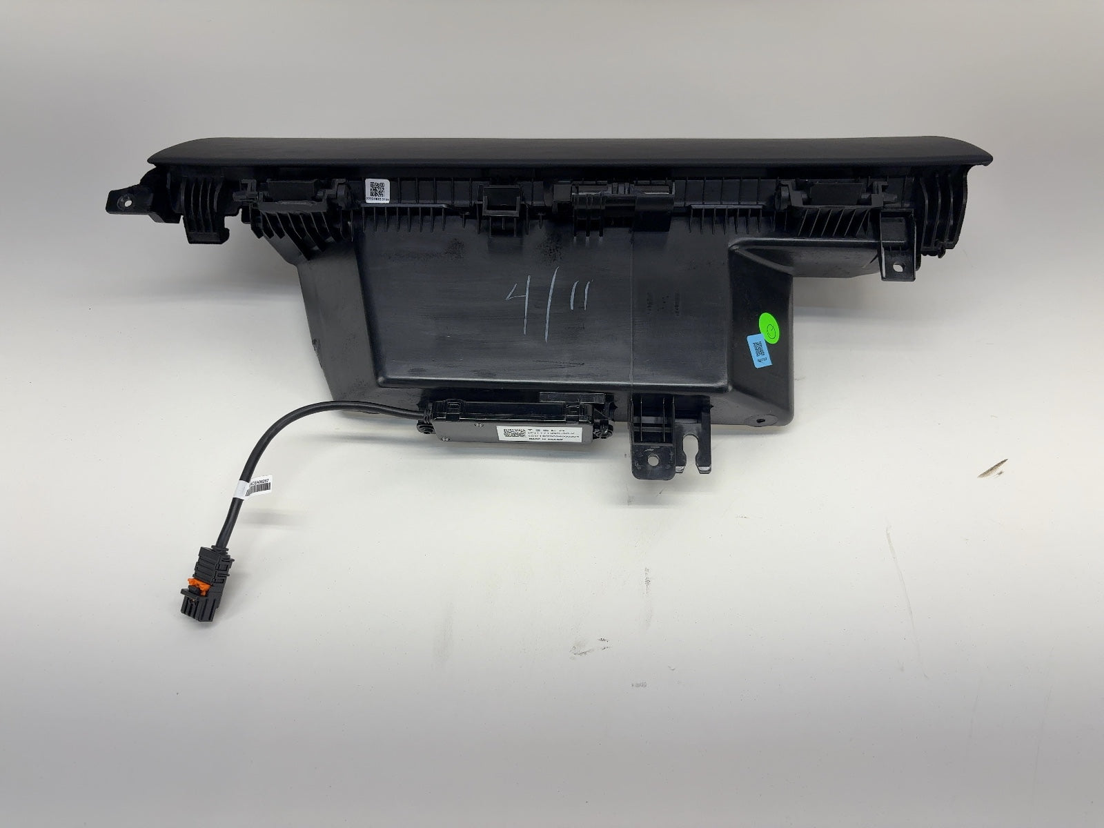 2026 Tesla Model Y Juniper Instrument Panel Glove Box 1935933-50-D ...